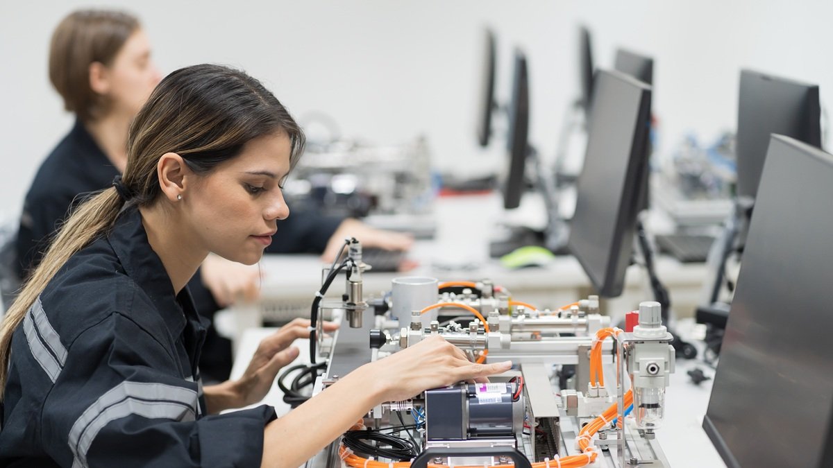 Selecting Lenze i700 Power Supplies and 9300 Vector Drives